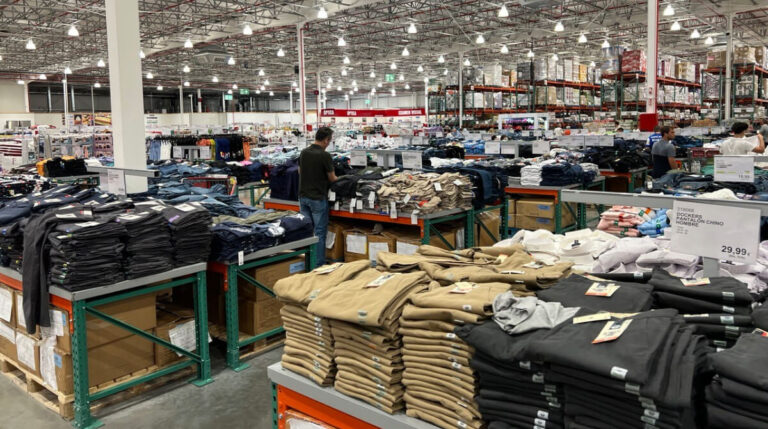 Así ha sido la apertura de Costco: 500 personas han hecho fila antes de ...